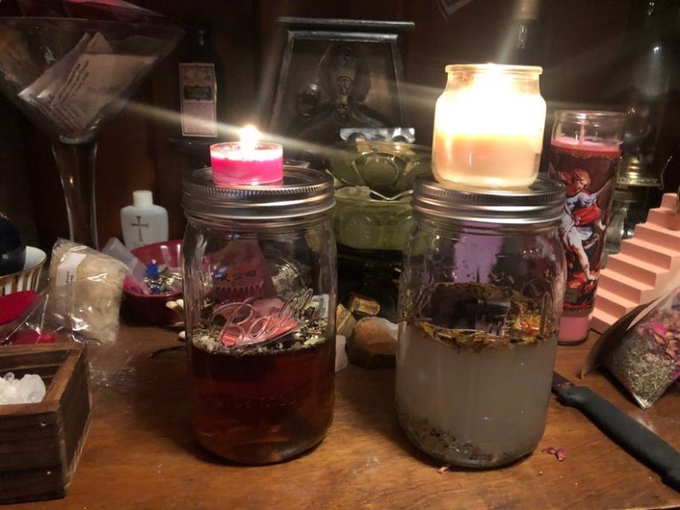 How To Make A Honey Jar Love Spell: A Sweet Hoodoo Ritual For ...